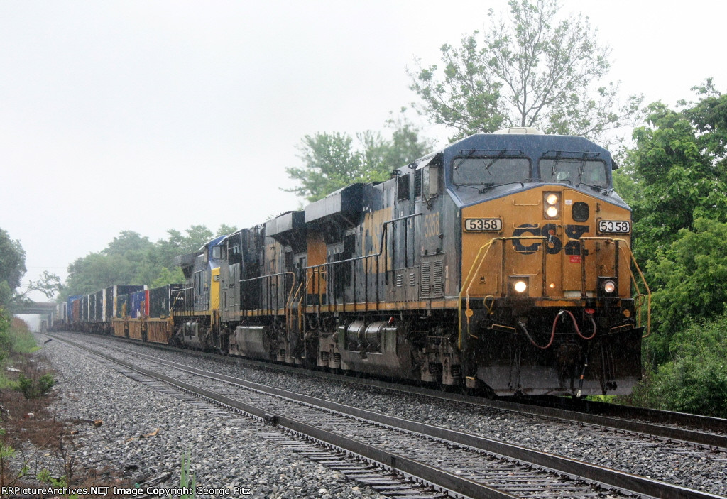 CSX 5358 and train L033